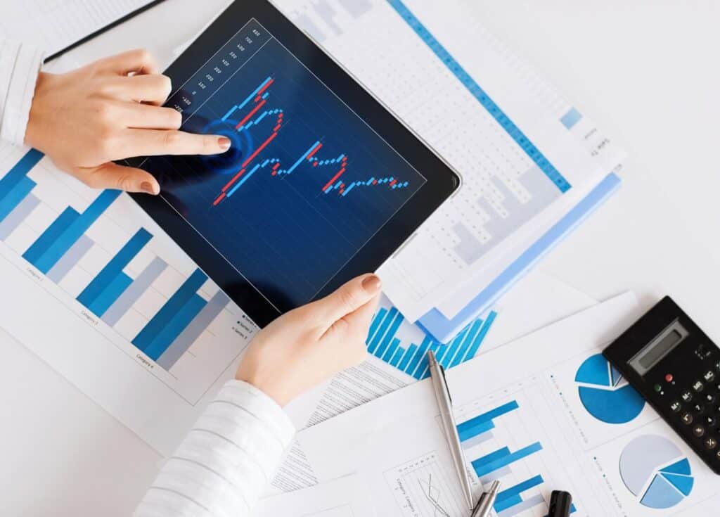 How To Read Forex Charts Like A Pro? [Complete Guide]