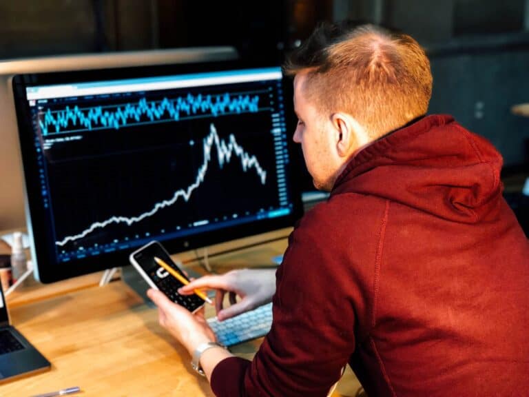 Buy Side VS Sell-Side Traders | [10 Differences]